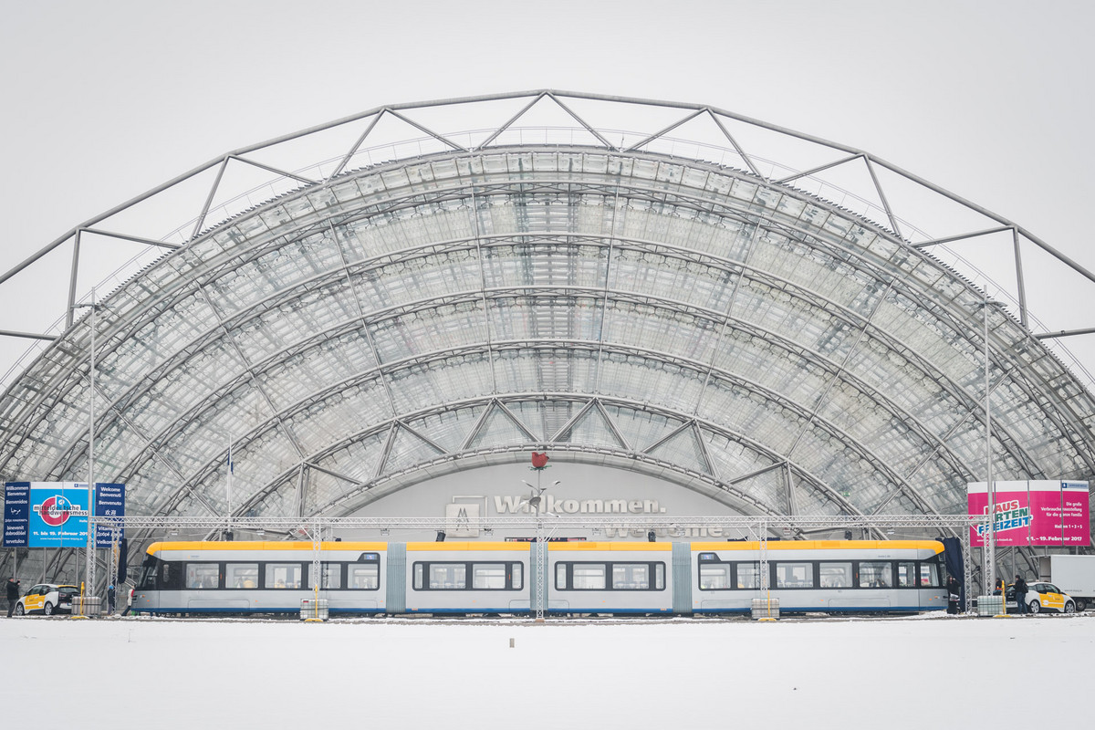 Neue XL- Straßenbahnen in Leipzig – Erste Namenstaufe Mitte Oktober ...